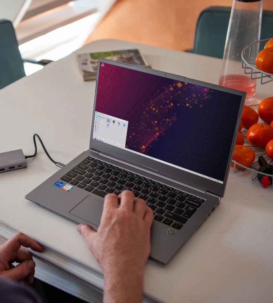 Clevo L141AU 14-inch Magnesium laptop | Laptopwithlinux.com