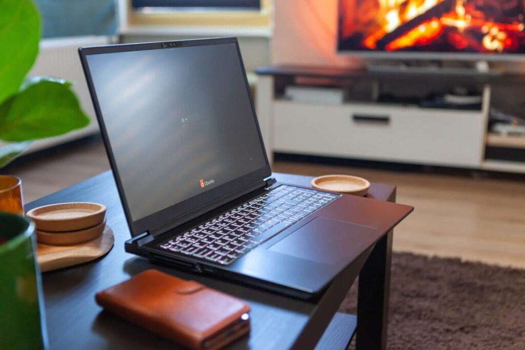 Clevo PE60RNE 16" High-end Performance | Laptopwithlinux.com